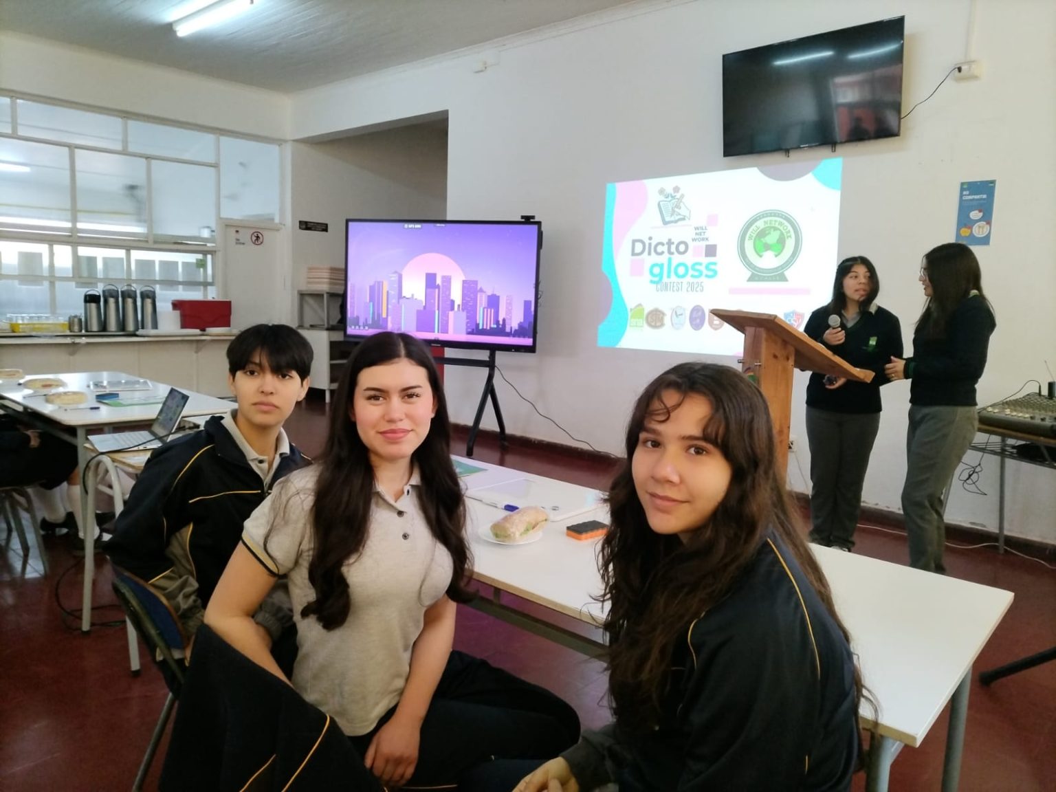Alumnas representan al colegio en actividad organizada por la ...